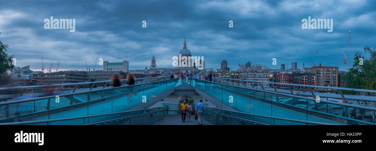 St paul cathedral poster hi-res stock photography and images - Alamy