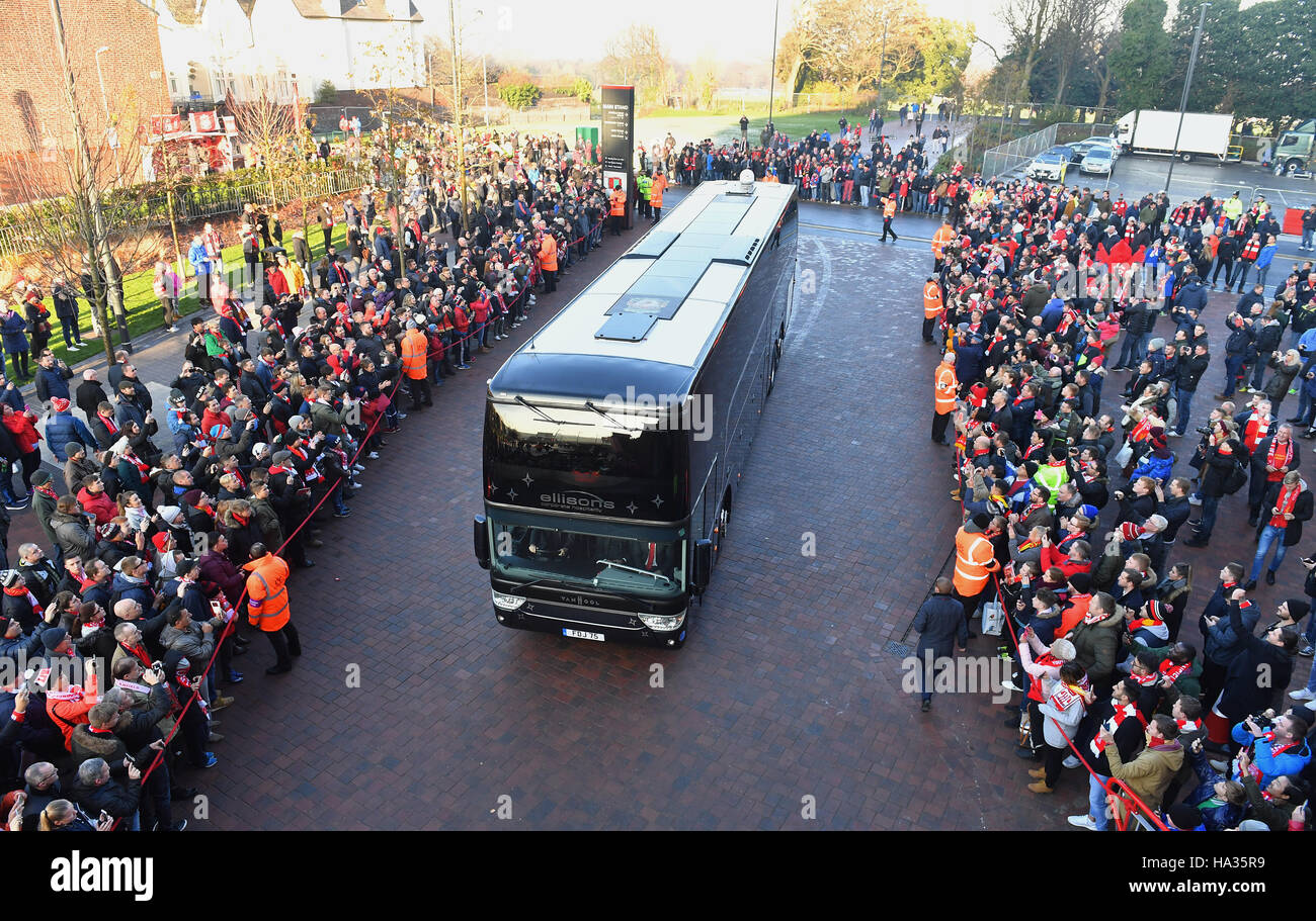 Liverpools team bus arriving ground hi-res stock photography and images ...