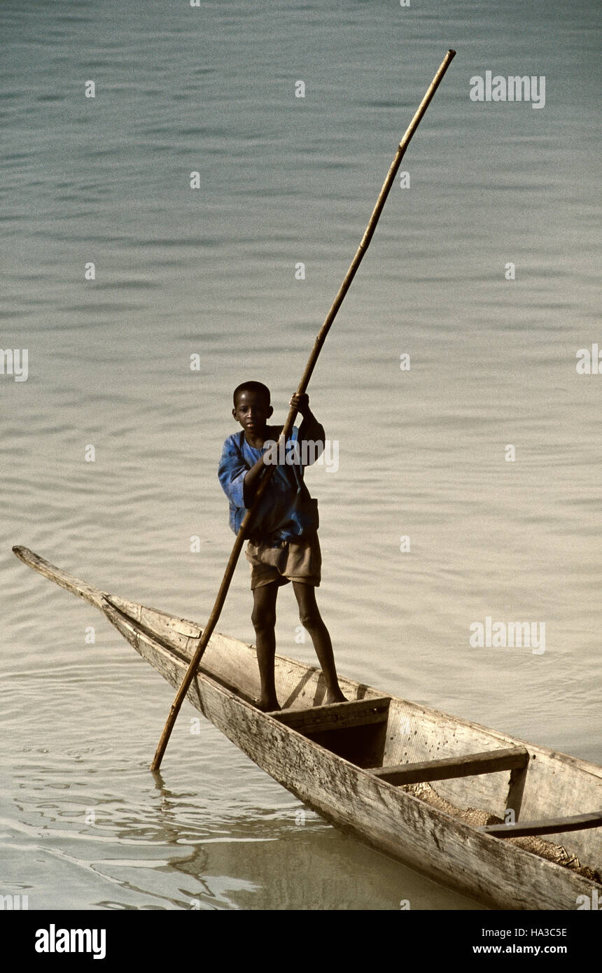 Mali africa mopti niger river fish hi-res stock photography and images ...