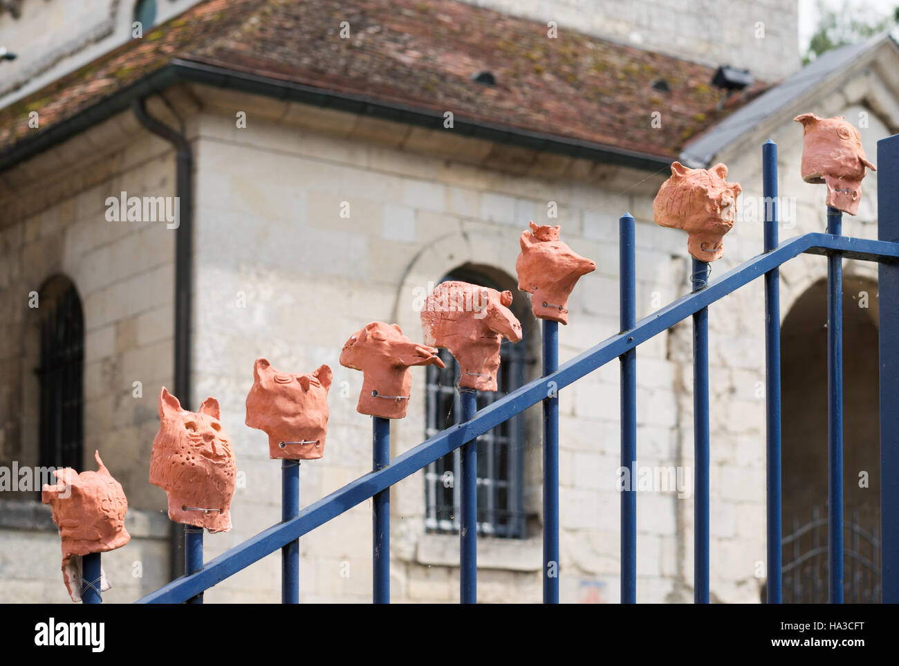 Clay head sculptures made hi-res stock photography and images - Alamy