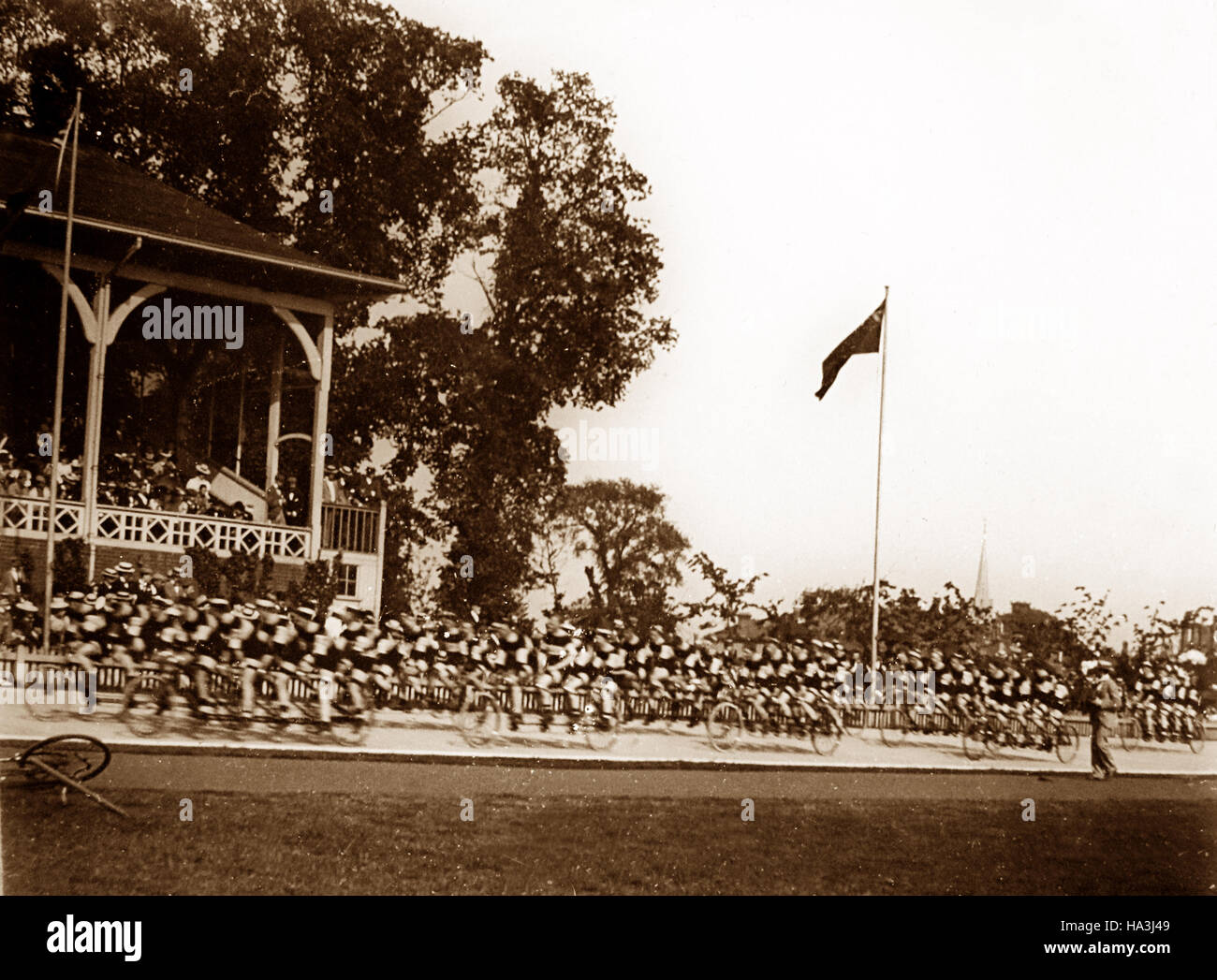 Victorian park hi-res stock photography and images - Alamy