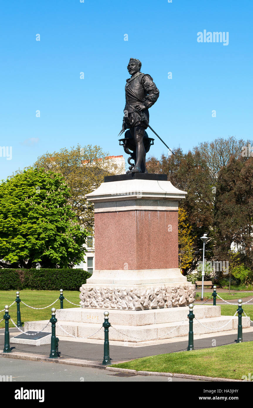Francis drake monument hi-res stock photography and images - Alamy