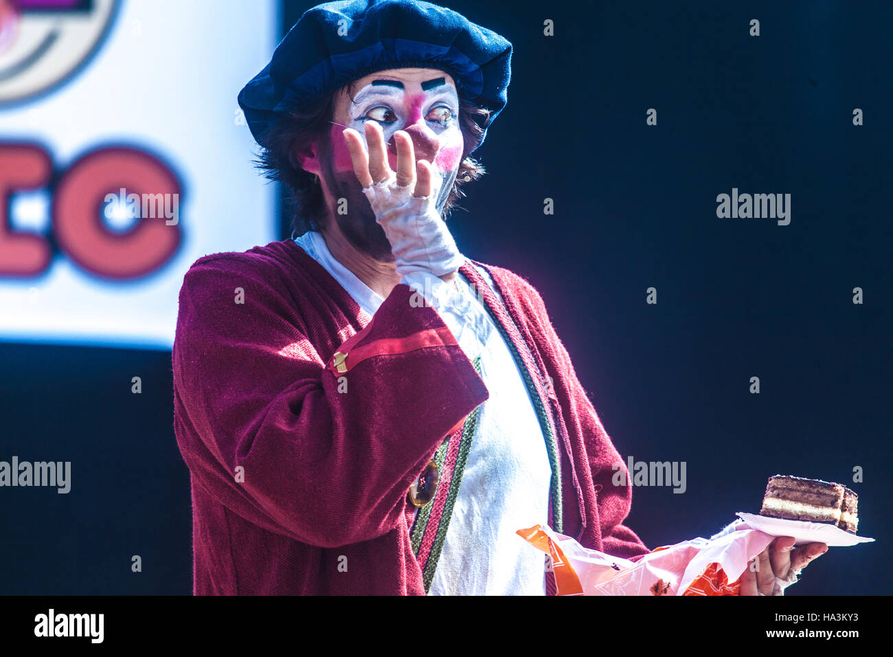 clown performance during the Clownbaret festival Stock Photo - Alamy