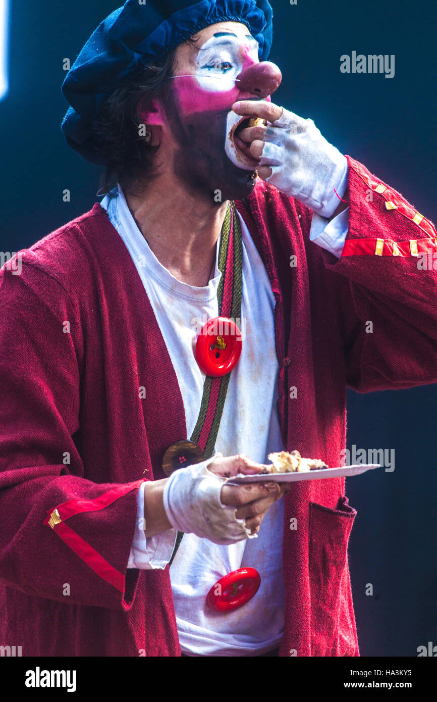 clown performance during the Clownbaret festival Stock Photo - Alamy