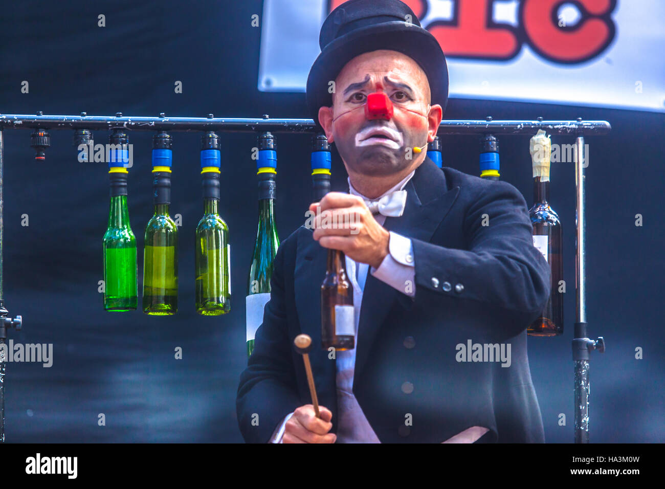 clown performance during the Clownbaret festival Stock Photo - Alamy