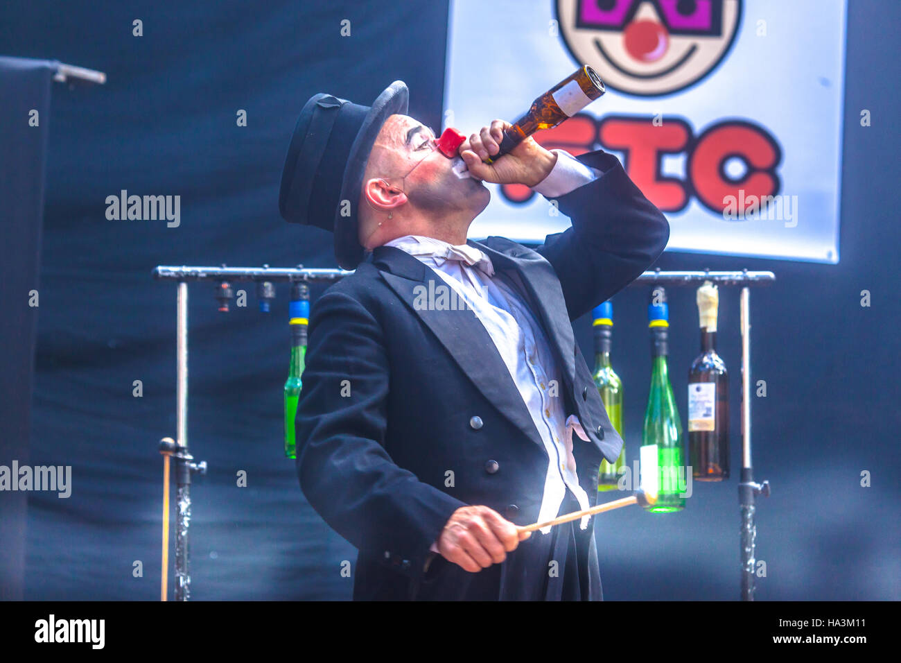 clown performance during the Clownbaret festival Stock Photo - Alamy