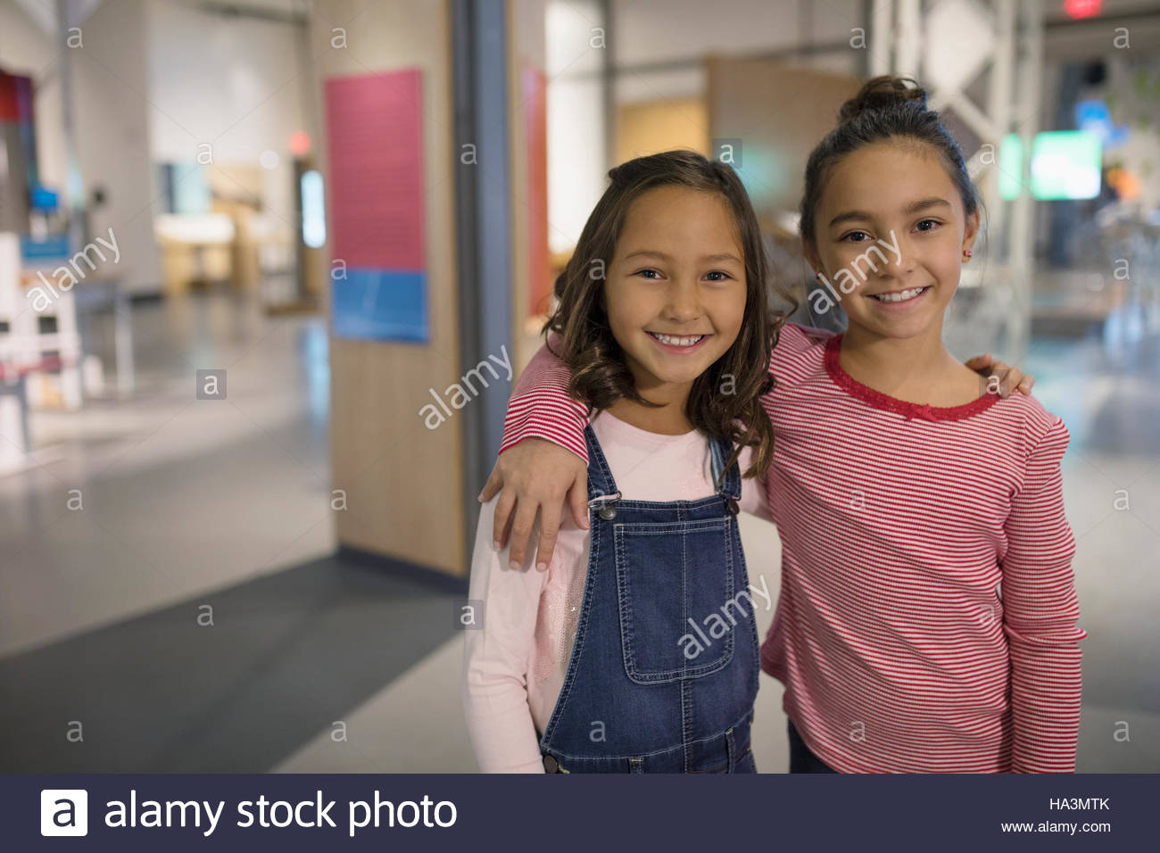 Caucasian sisters hugging hi-res stock photography and images - Alamy