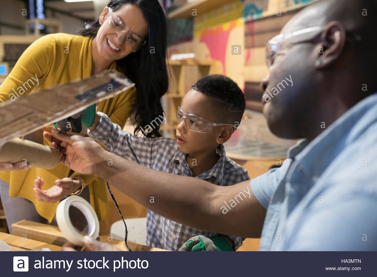 Family and workshop hi-res stock photography and images - Alamy