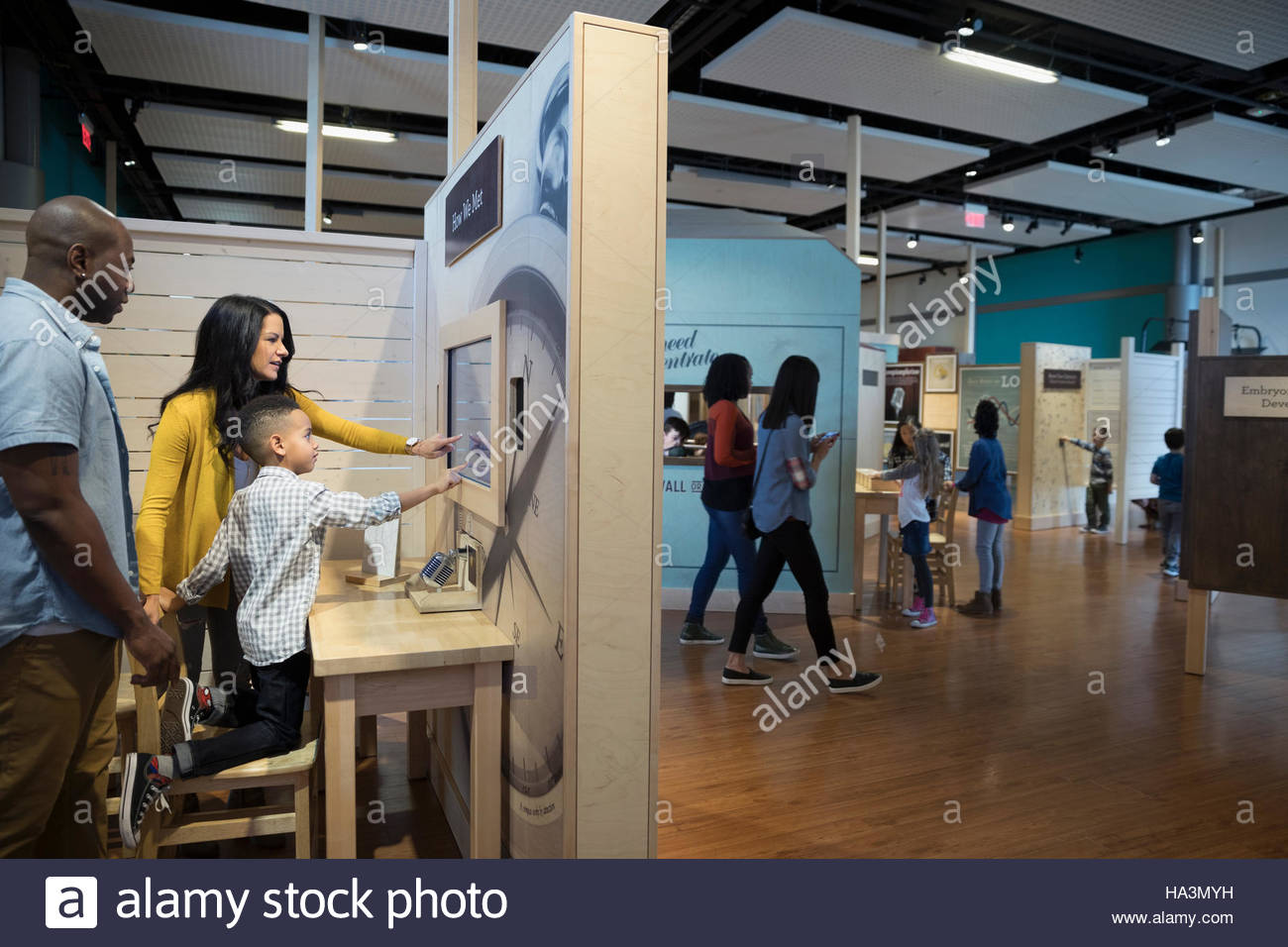 Hands on exhibits hi-res stock photography and images - Alamy