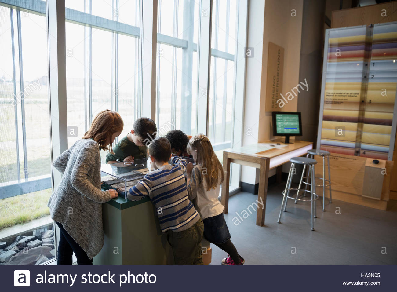 Children looking with curiosity hi-res stock photography and images - Alamy