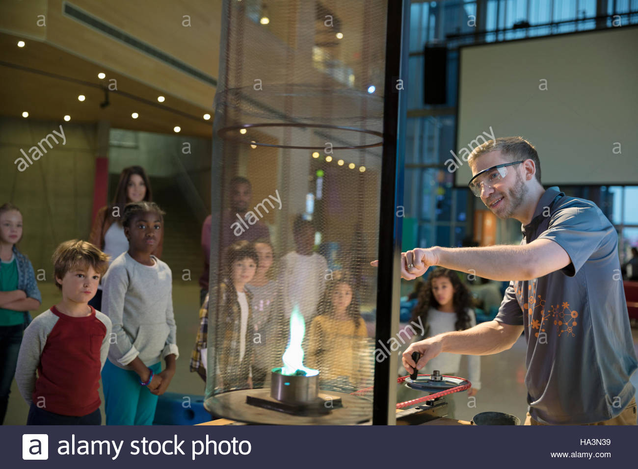Black girls conducting science experiment hi-res stock photography and ...