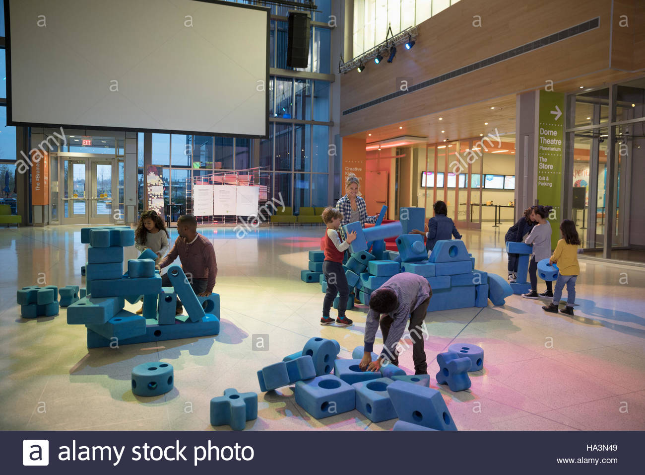 Hands on science center for children hi-res stock photography and ...