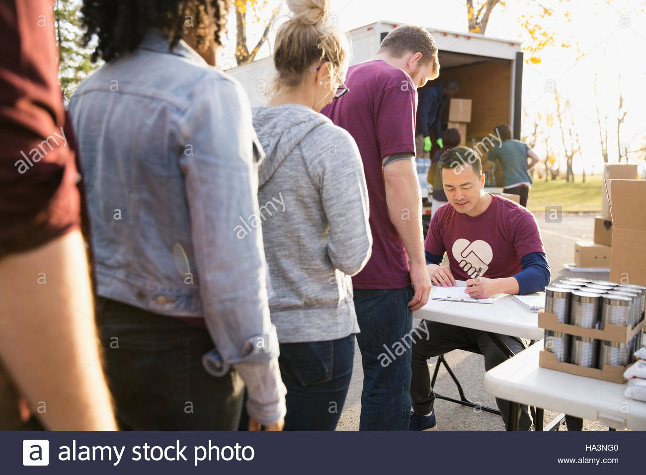Volunteers working table hi-res stock photography and images - Alamy