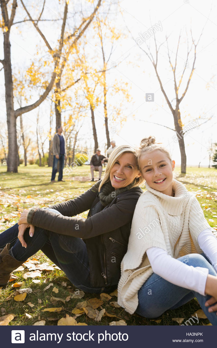 Sitting back to back park hi-res stock photography and images - Alamy