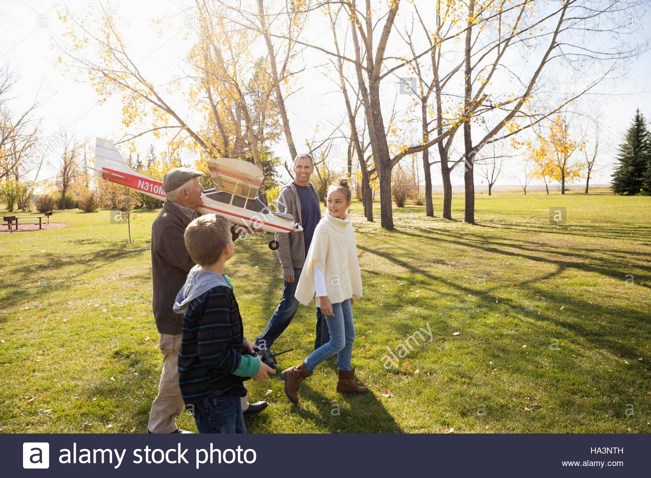 Family model hi-res stock photography and images - Alamy