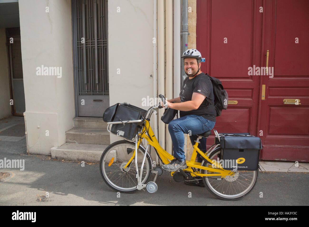 France postman hi-res stock photography and images - Alamy