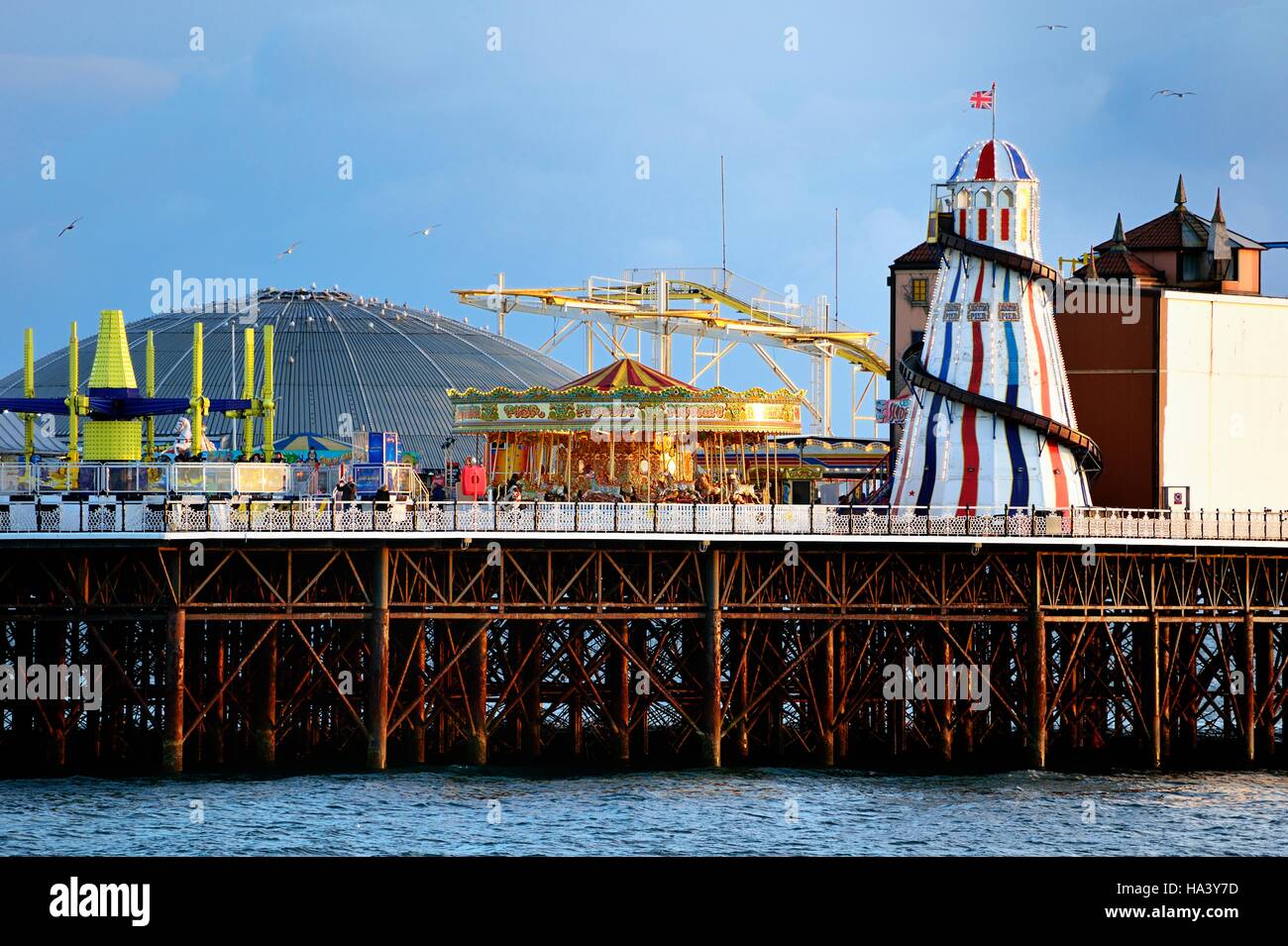 Pier fairground hi-res stock photography and images - Alamy