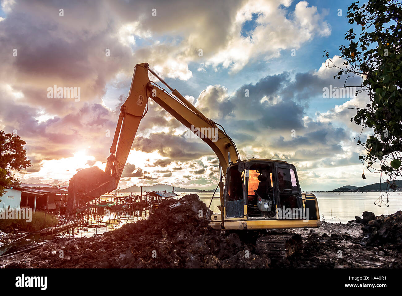 Excavator operator downtime waiting Stock Photo - Alamy