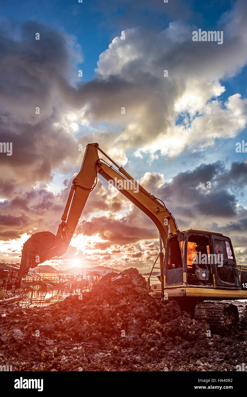 Excavator operator downtime waiting Stock Photo - Alamy