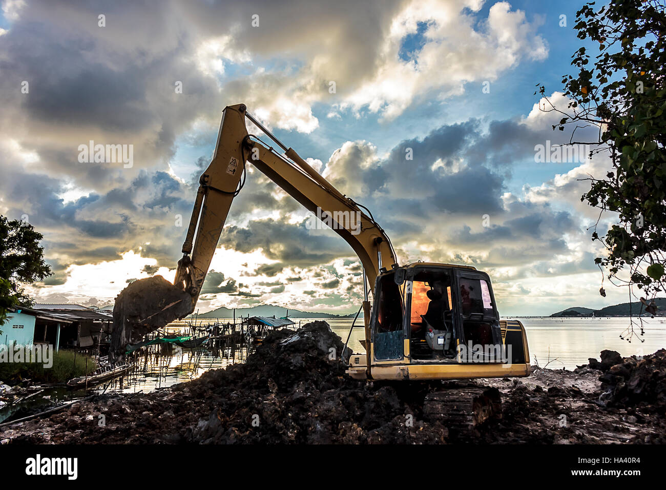 Excavator operator downtime waiting Stock Photo - Alamy