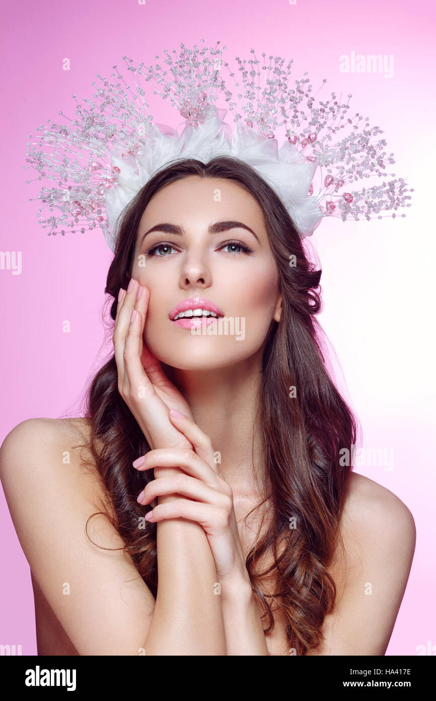 Beautiful girl in crystal crown and veil Stock Photo - Alamy