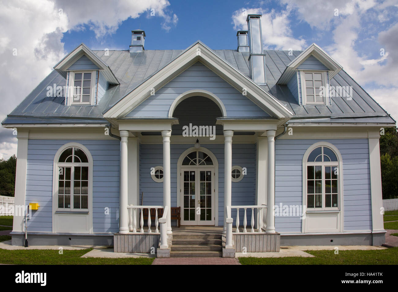 Modern country house Stock Photo - Alamy