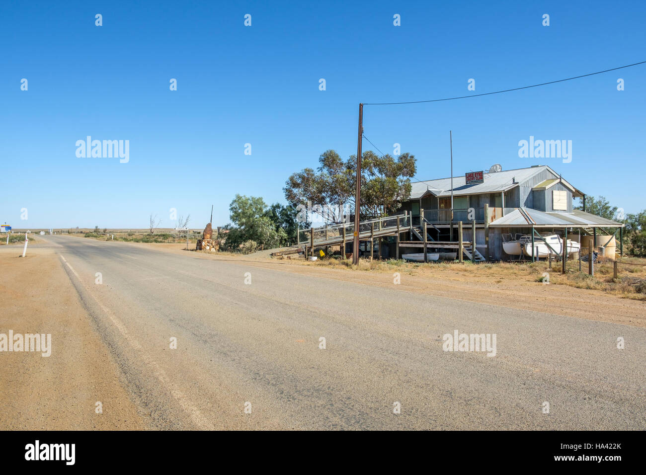 The remote Marree Hotel in outback South Australia Stock Photo - Alamy
