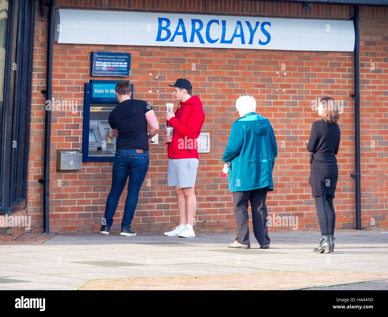 Cash queue woman man hi-res stock photography and images - Alamy