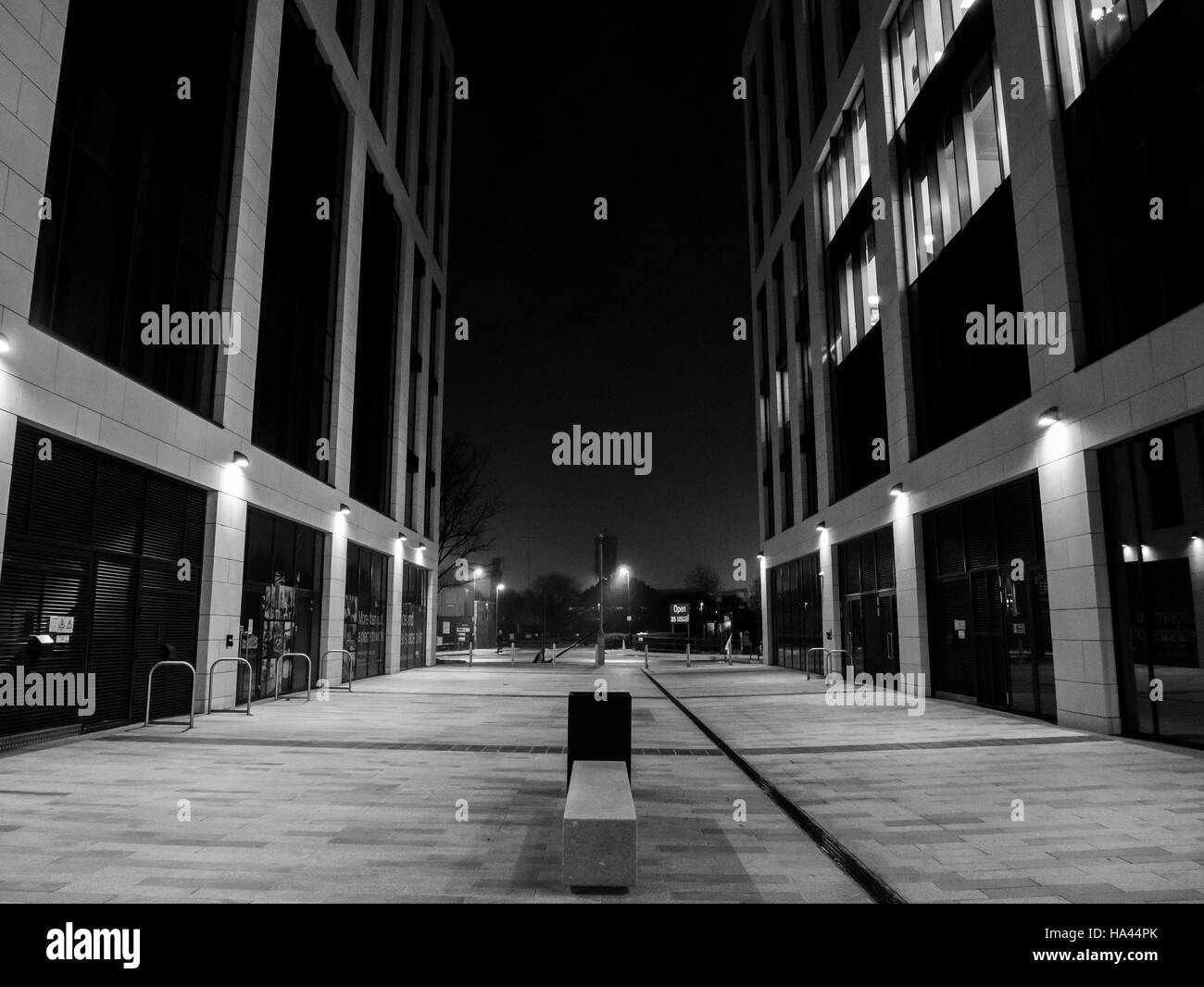 Glass office blocks hi-res stock photography and images - Alamy