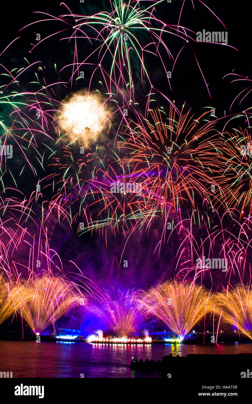 London skyline wheel fireworks hi-res stock photography and images - Alamy