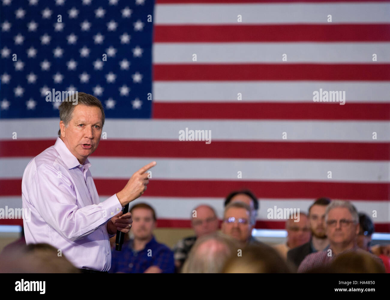 Republican Presidential candidate Ohio Governor John Kasich attends a ...