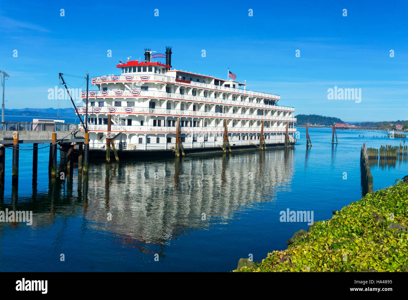 Paddle Wheel Boat Stock Photos & Paddle Wheel Boat Stock Images - Alamy