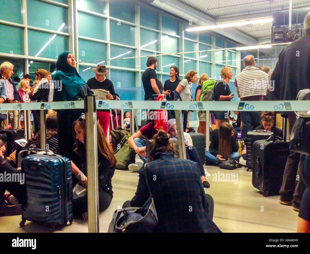 San francisco airport terminal interior hi-res stock photography and ...