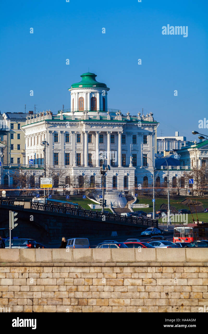 Neoclassical mansion hi-res stock photography and images - Alamy