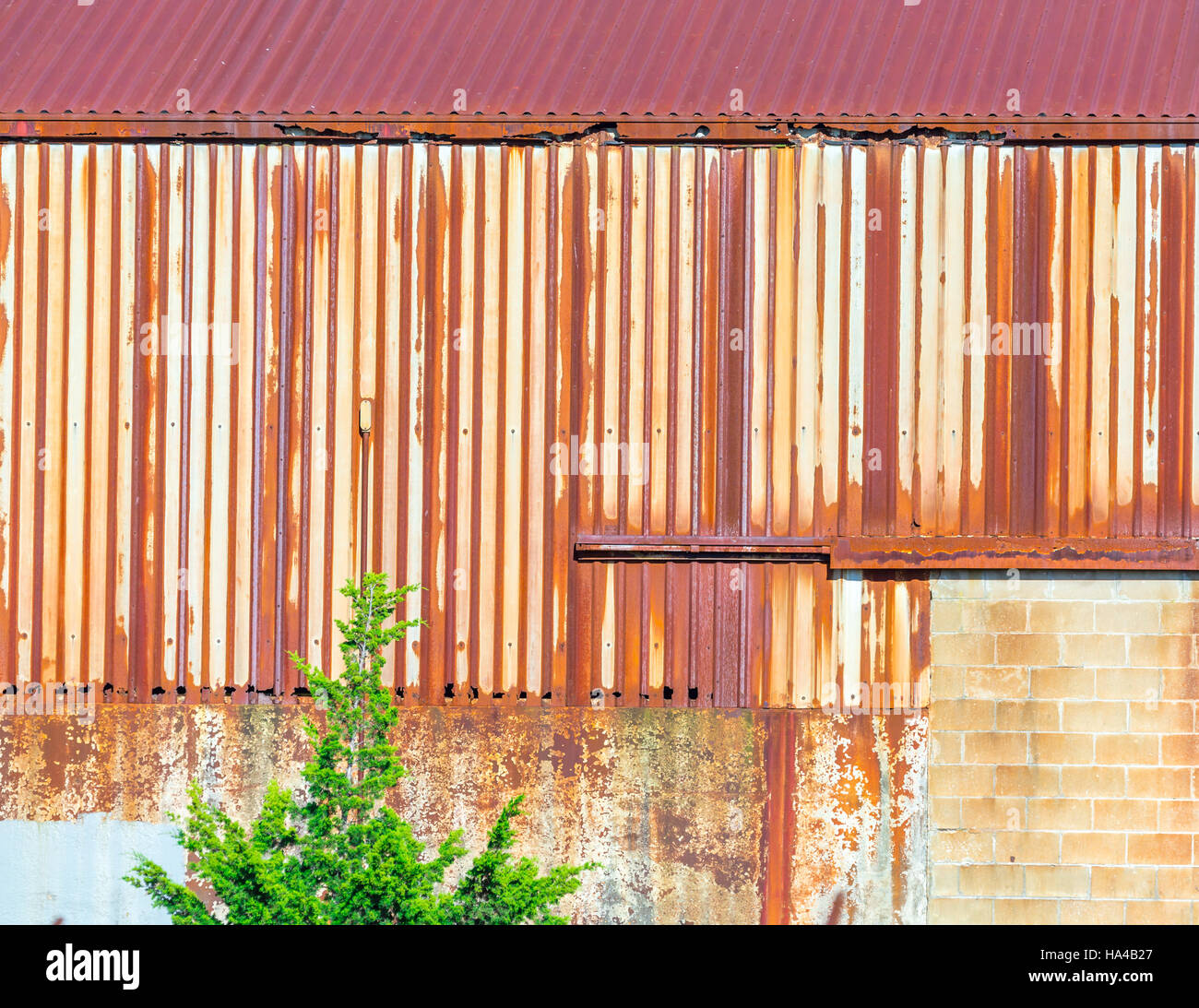 Steel roof warehouse High Resolution Stock Photography and Images - Alamy