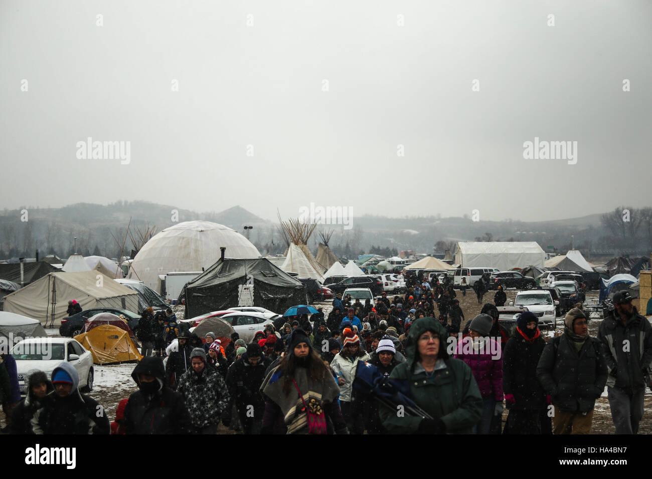 November 24, 2016 - Cannon Ball, North Dakota, U.S - New arrivals walk ...