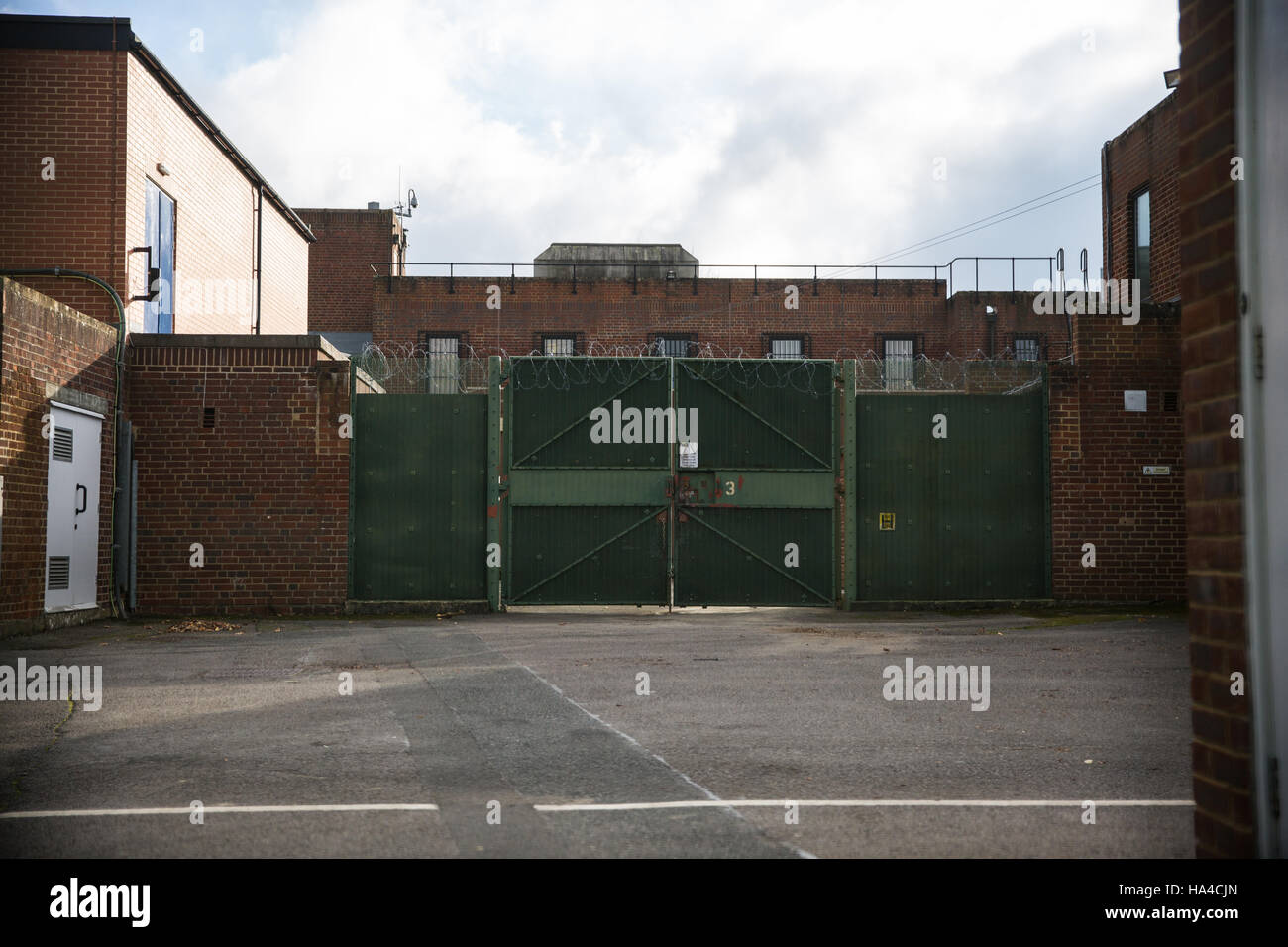 Kidlington, UK. 26th Nov, 2016. Campsfield House Immigration Removal ...