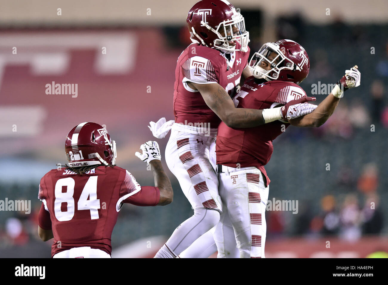 Philadelphia, Pennsylvania, USA. 26th Nov, 2016. Temple Owls running ...