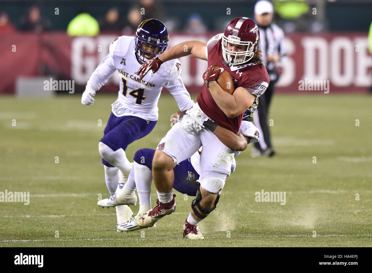 Philadelphia, Pennsylvania, USA. 26th Nov, 2016. Temple Owls fullback ...