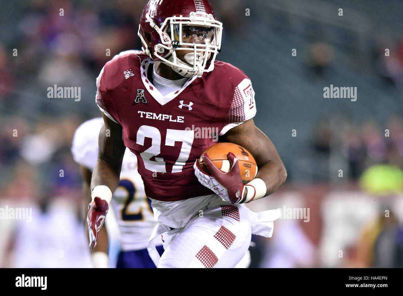 Philadelphia, Pennsylvania, USA. 26th Nov, 2016. Temple Owls running ...