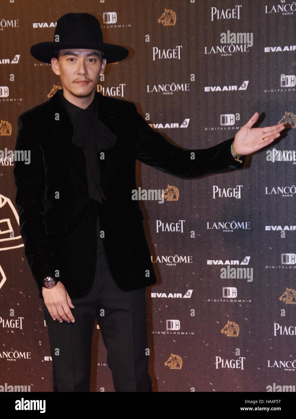 Taipei. 27th Nov, 2016. Actor Chang Chen arrives for the awarding ...