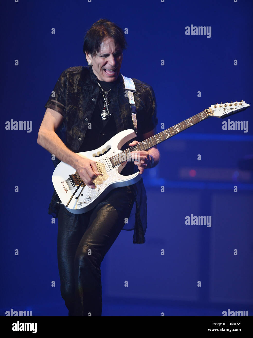 Fort Lauderdale, FL, USA. 26th Nov, 2016. Steve Vai in concert at The ...