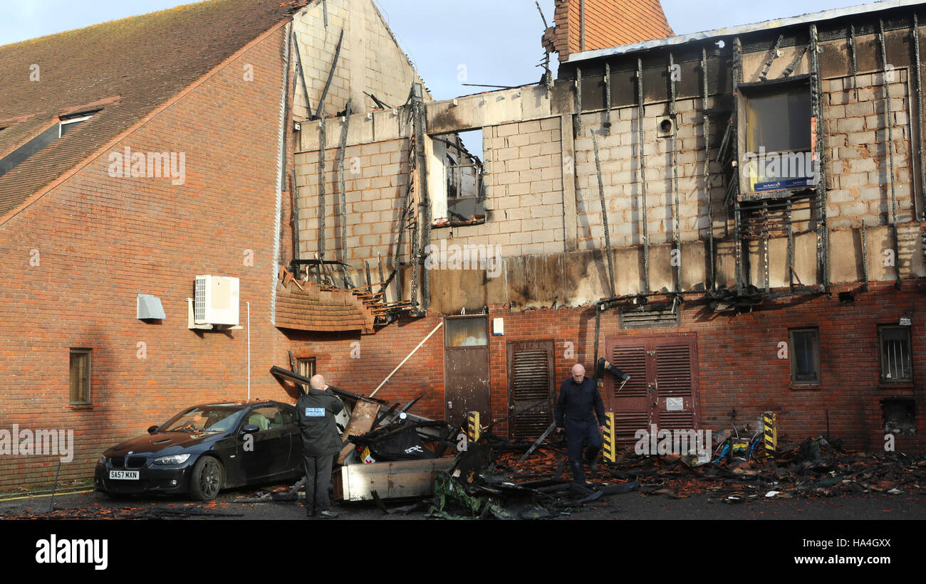 Ringwood, Hampshire, UK. 27th November 2016. Fifty firefighters battled ...