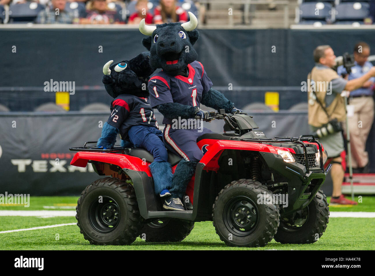 Houston, Texas, USA. 27th Nov, 2016. Houston Texans mascot Toro and ...