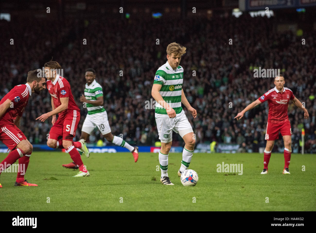 Soccer football league cup final hi-res stock photography and images ...