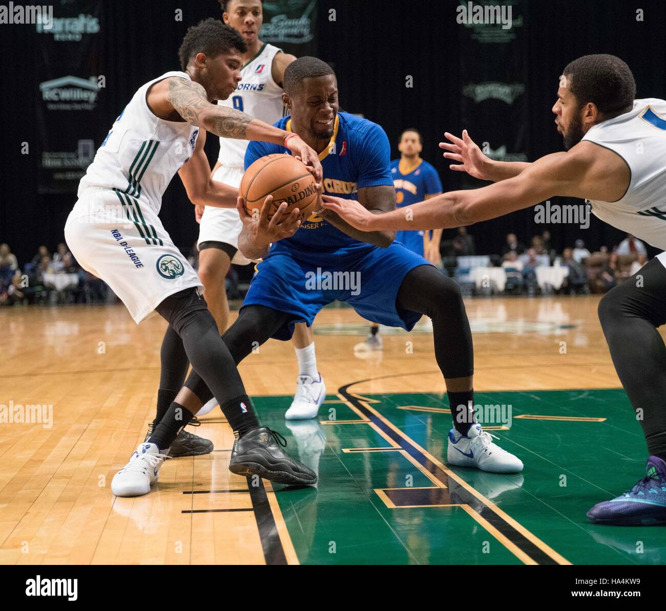 Reno, Nevada, USA. 27th Nov, 2016. Santa Cruz Warrior Forward Elgin ...