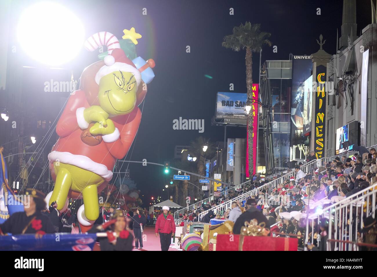 Los Angeles, California, USA. 27th Nov, 2016. Giant balloon ''PDr ...
