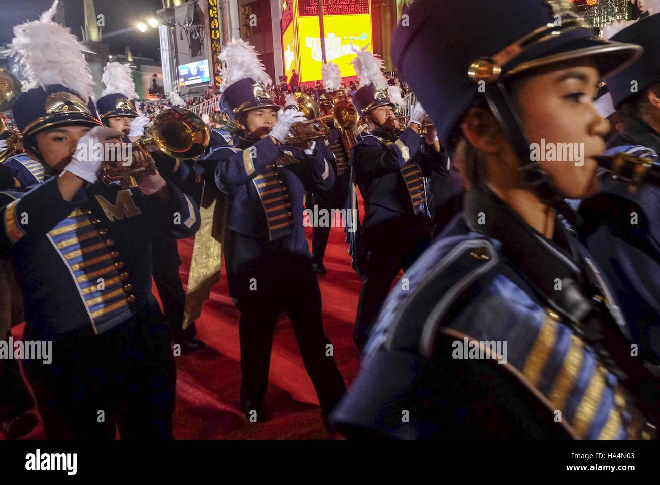Los Angeles, California, USA. 27th Nov, 2016. Marching band perform ...