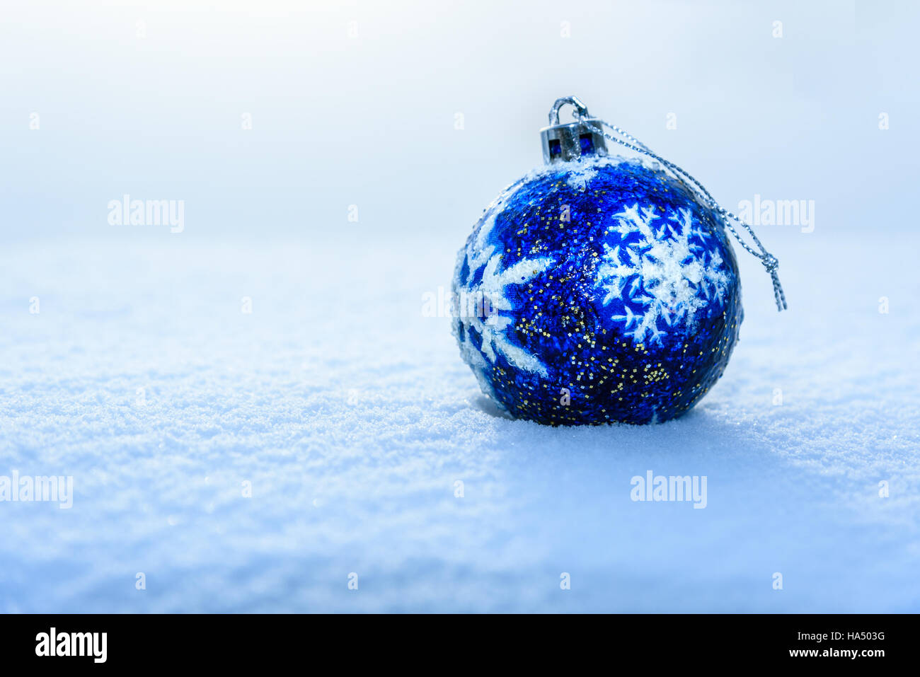 Snowflake blue background hi-res stock photography and images - Alamy