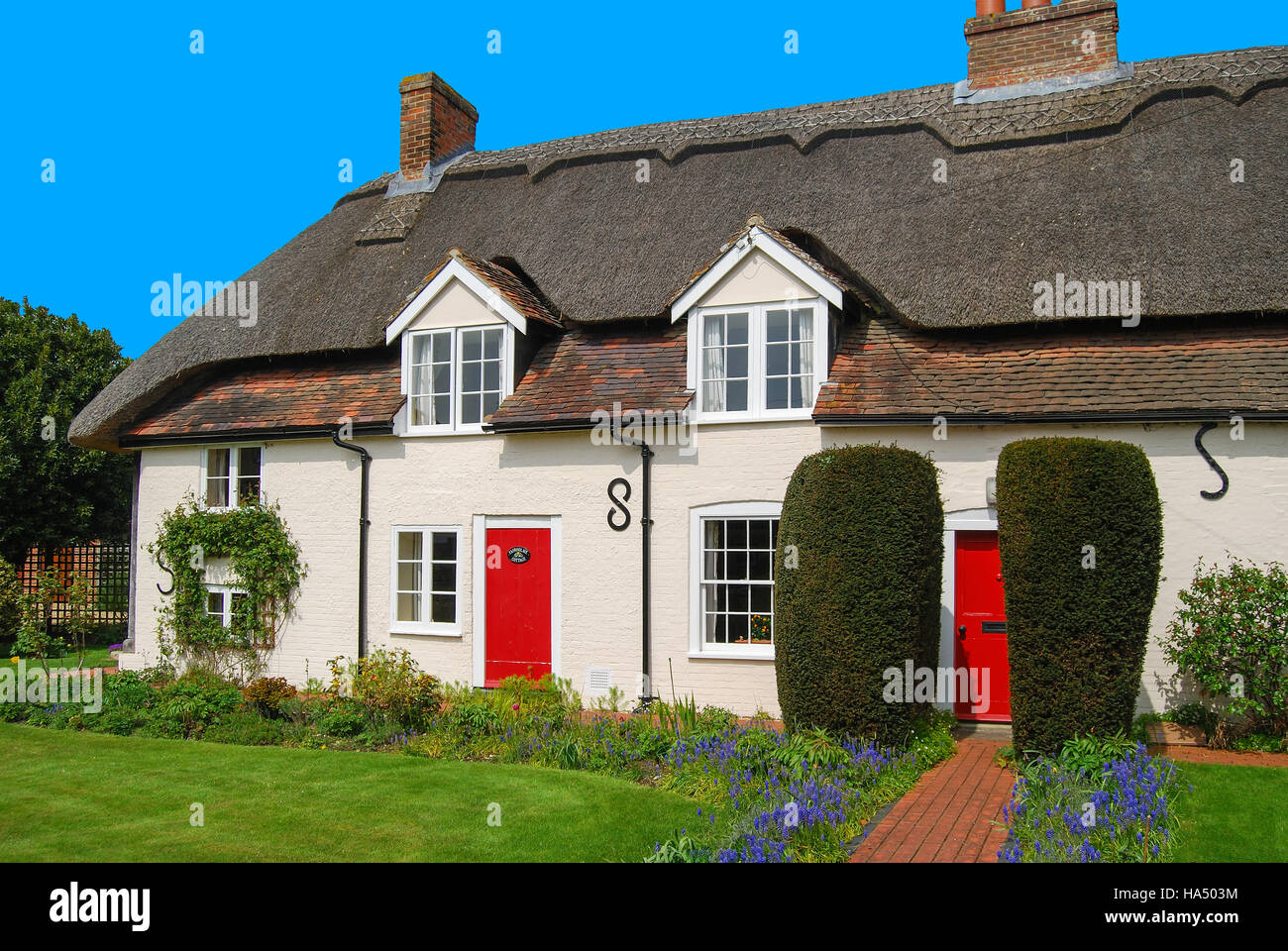 Thatched country cottage, Denmead, Hampshire, England, United Kingdom ...